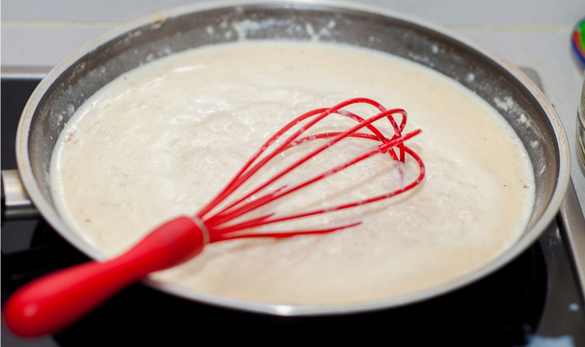 Κρέμα Μπεσαμέλ (η Ελληνική) - Κοπιάστε .. στην Κουζίνα μου